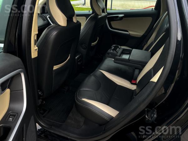 Black Volvo XC60 2011 in Jelgava, with an engine capacity of 2.40 L and mileage of 233 thousand km for 9996 €, photo 3 on AUTOMOTO.COM.LV