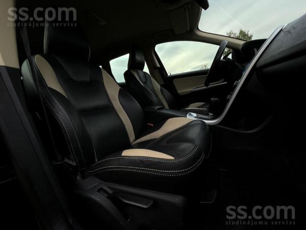 Black Volvo XC60 2011 in Jelgava, with an engine capacity of 2.40 L and mileage of 233 thousand km for 9996 €, photo 5 on AUTOMOTO.COM.LV