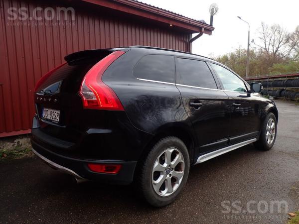 Black Volvo XC60 2011 in Liepaja, with an engine capacity of 2.40 L and mileage of 355 thousand km for 8750 €, photo 2 on AUTOMOTO.COM.LV
