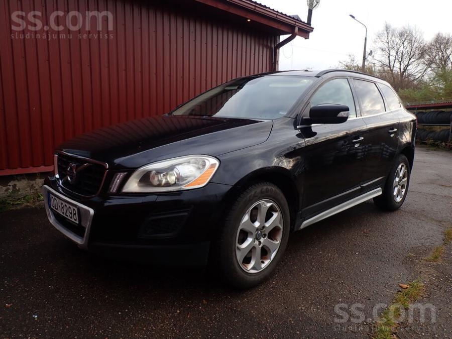 Black Volvo XC60 2011 in Liepaja, with an engine capacity of 2.40 L and mileage of 355 thousand km for 8750 €, photo 4 on AUTOMOTO.COM.LV