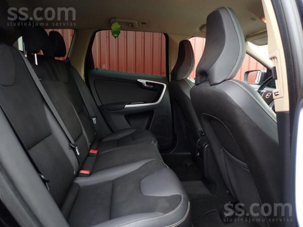 Black Volvo XC60 2011 in Liepaja, with an engine capacity of 2.40 L and mileage of 355 thousand km for 8750 €, photo 5 on AUTOMOTO.COM.LV