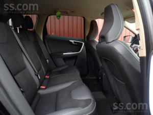 Black Volvo XC60 2011 in Liepaja, with an engine capacity of 2.40 L and mileage of 355 thousand km for 8750 €, photo 5 on AUTOMOTO.COM.LV