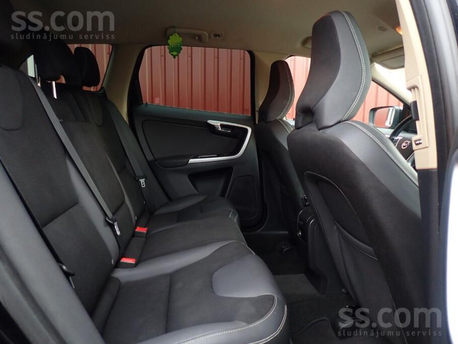 Black Volvo XC60 2011 in Liepaja, with an engine capacity of 2.40 L and mileage of 355 thousand km for 8750 €, photo 5 on AUTOMOTO.COM.LV