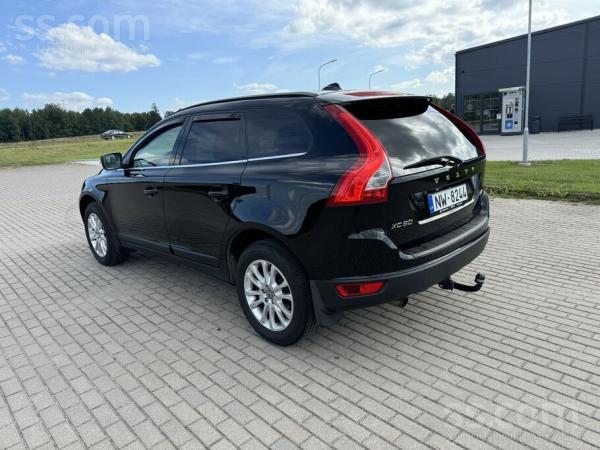Melns Volvo XC60 2011 Talsi, ar dzinēja tilpumu 2.00 L un nobraukumu 246 tūkst. km par 10600 €, foto 4 vietnē AUTOMOTO.COM.LV