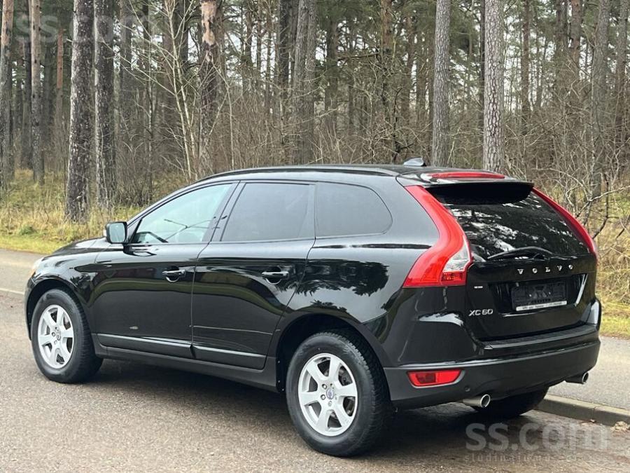 Black Volvo XC60 2011 in Valmiera, with an engine capacity of 2.40 L and mileage of 0 thousand km for 10500 €, photo 3 on AUTOMOTO.COM.LV