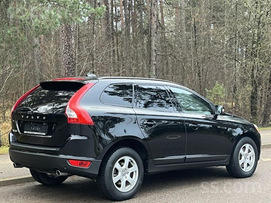 Black Volvo XC60 2011 in Valmiera, with an engine capacity of 2.40 L and mileage of 0 thousand km for 10500 €, photo 4 on AUTOMOTO.COM.LV