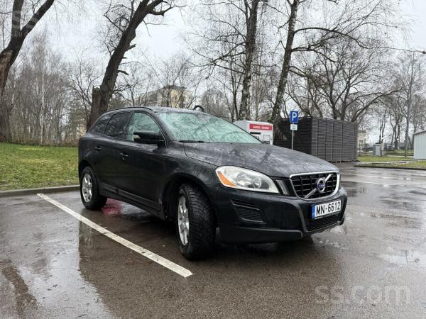 Black Volvo XC60 2011 in Riga, with an engine capacity of 2.00 L and mileage of 246 thousand km for 8700 €, photo 2 on AUTOMOTO.COM.LV