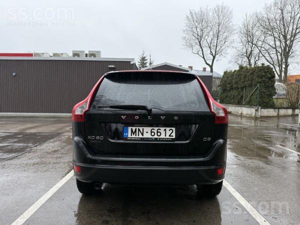 Black Volvo XC60 2011 in Riga, with an engine capacity of 2.00 L and mileage of 246 thousand km for 8700 €, photo 4 on AUTOMOTO.COM.LV