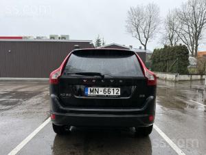 Black Volvo XC60 2011 in Riga, with an engine capacity of 2.00 L and mileage of 246 thousand km for 7300 €, photo 4 on AUTOMOTO.COM.LV