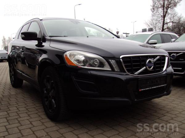 Black Volvo XC60 2011 in Riga, with an engine capacity of 2.40 L and mileage of 198 thousand km for 12000 €, photo 2 on AUTOMOTO.COM.LV