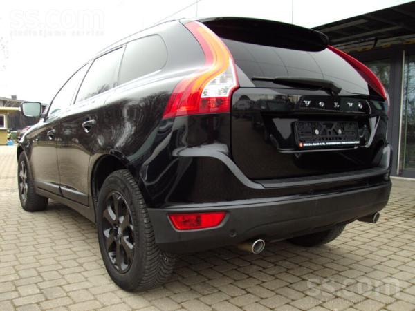 Black Volvo XC60 2011 in Riga, with an engine capacity of 2.40 L and mileage of 198 thousand km for 12000 €, photo 4 on AUTOMOTO.COM.LV