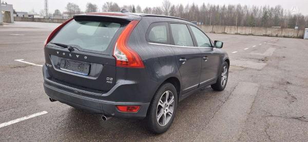 Black Volvo XC60 2011 in Panevezys, with an engine capacity of 2.40 L and mileage of 179 thousand km for 8700 €, photo 3 on AUTOMOTO.COM.LV