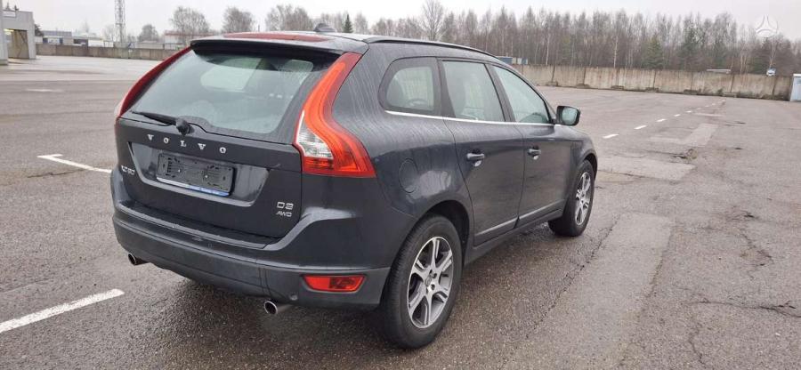 Black Volvo XC60 2011 in Panevezys, with an engine capacity of 2.40 L and mileage of 179 thousand km for 8700 €, photo 3 on AUTOMOTO.COM.LV