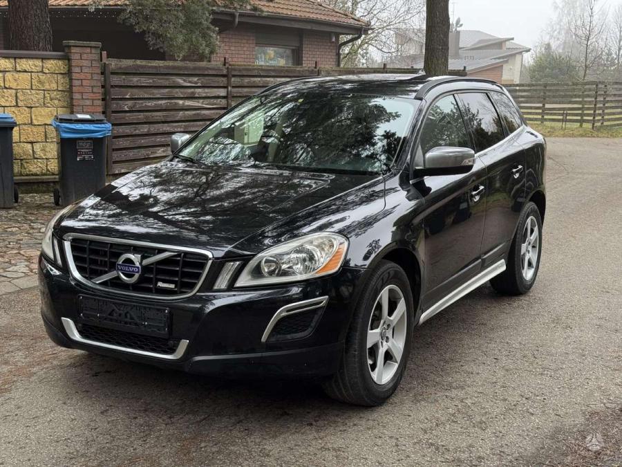 Black Volvo XC60 2011 in Vilnius, with an engine capacity of 2.40 L and mileage of 257 thousand km for 8700 €, photo 1 on AUTOMOTO.COM.LV