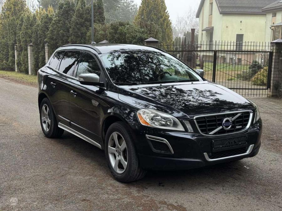 Black Volvo XC60 2011 in Vilnius, with an engine capacity of 2.40 L and mileage of 257 thousand km for 8700 €, photo 5 on AUTOMOTO.COM.LV