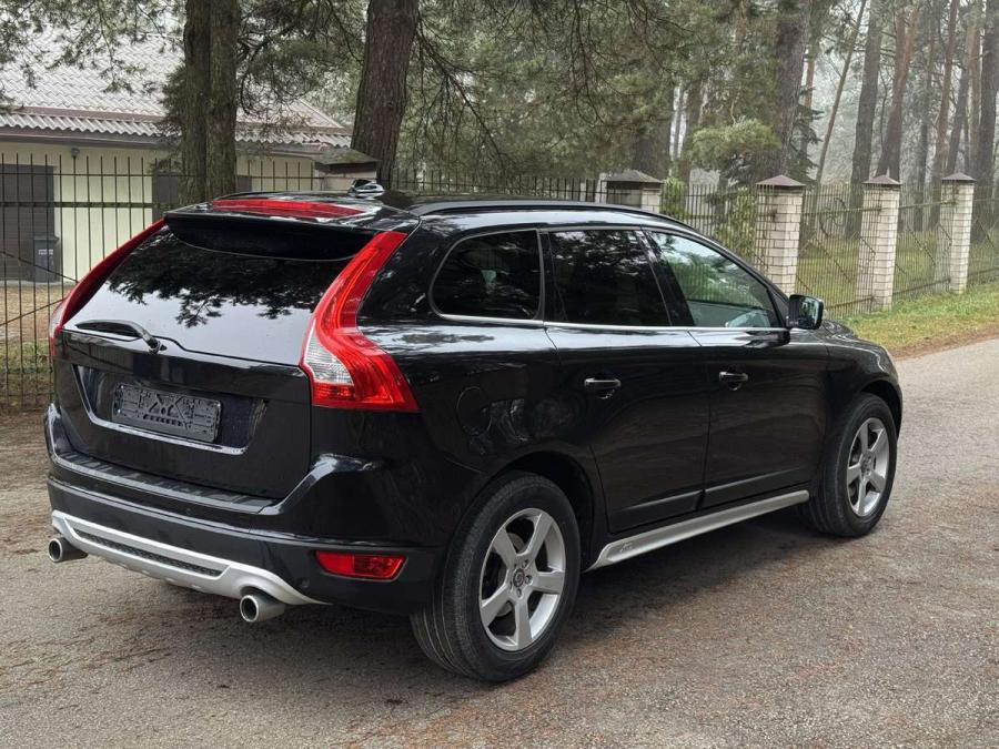Black Volvo XC60 2011 in Vilnius, with an engine capacity of 2.40 L and mileage of 257 thousand km for 8700 €, photo 6 on AUTOMOTO.COM.LV