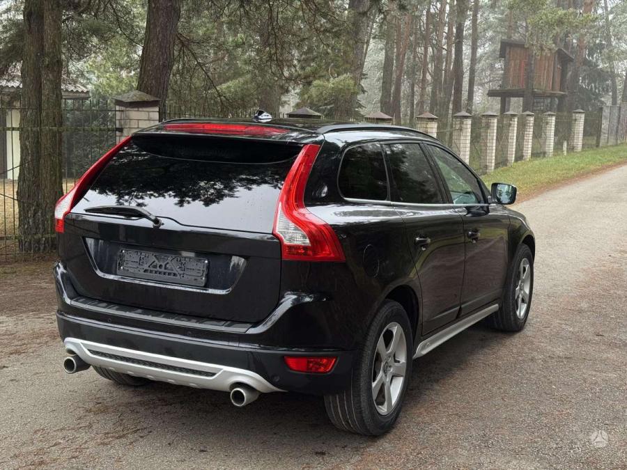 Black Volvo XC60 2011 in Vilnius, with an engine capacity of 2.40 L and mileage of 257 thousand km for 8700 €, photo 7 on AUTOMOTO.COM.LV