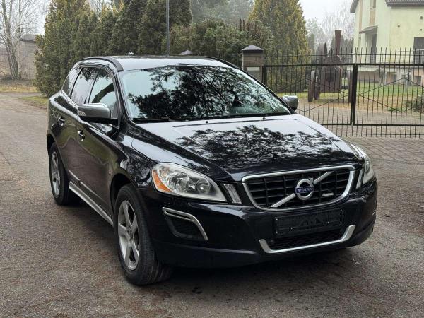 Black Volvo XC60 2011 in Vilnius, with an engine capacity of 2.40 L and mileage of 257 thousand km for 8700 €, photo 4 on AUTOMOTO.COM.LV
