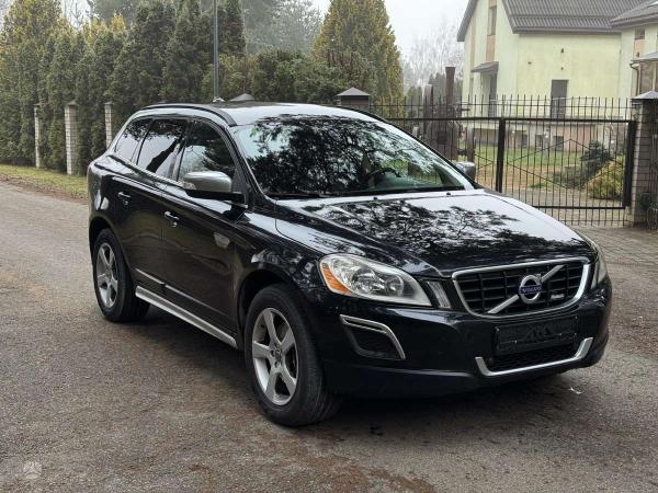 Black Volvo XC60 2011 in Vilnius, with an engine capacity of 2.40 L and mileage of 257 thousand km for 8700 €, photo 5 on AUTOMOTO.COM.LV