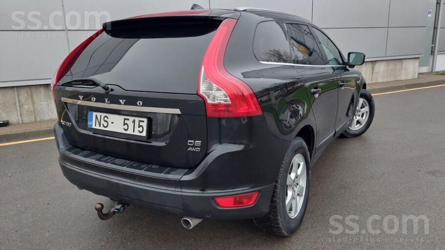 Black Volvo XC60 2011 in Riga, with an engine capacity of 2.40 L and mileage of 257 thousand km for 10500 €, photo 5 on AUTOMOTO.COM.LV