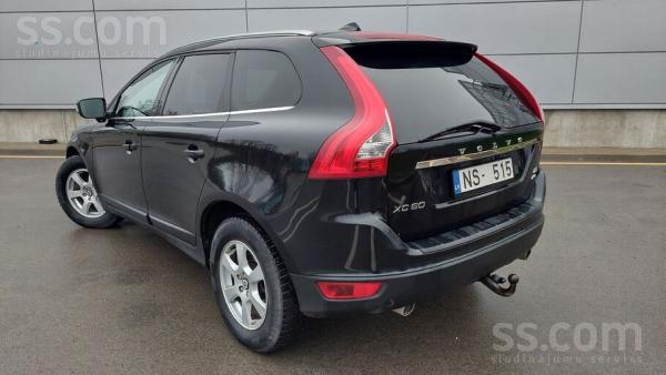 Black Volvo XC60 2011 in Riga, with an engine capacity of 2.40 L and mileage of 257 thousand km for 10990 €, photo 6 on AUTOMOTO.COM.LV