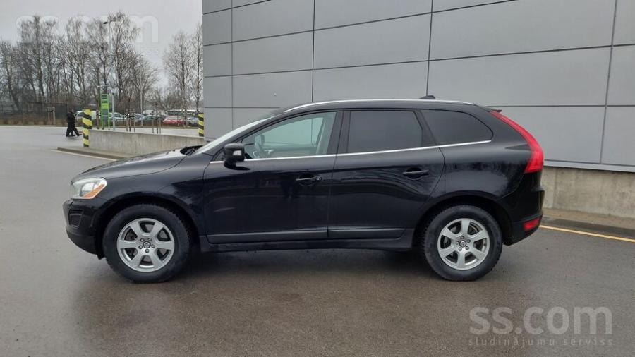 Black Volvo XC60 2011 in Riga, with an engine capacity of 2.40 L and mileage of 257 thousand km for 10500 €, photo 26 on AUTOMOTO.COM.LV