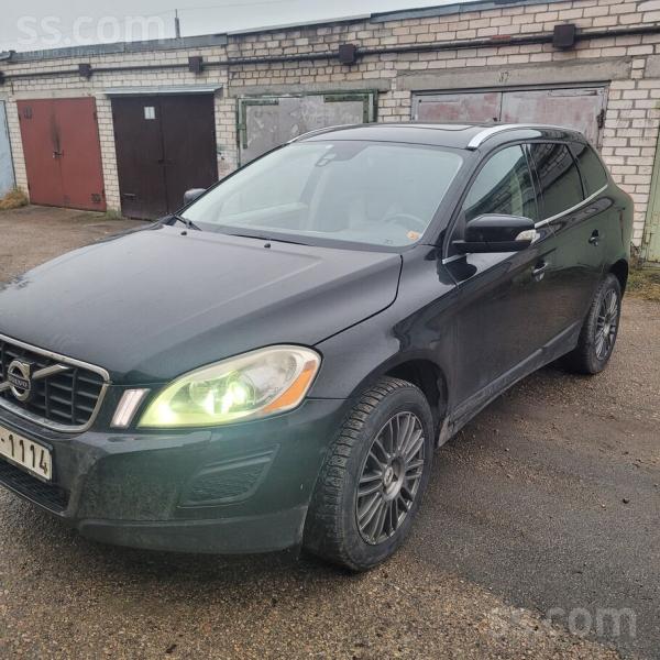 Black Volvo XC60 2011 in Riga, with an engine capacity of 2.40 L and mileage of 350 thousand km for 7200 €, photo 1 on AUTOMOTO.COM.LV