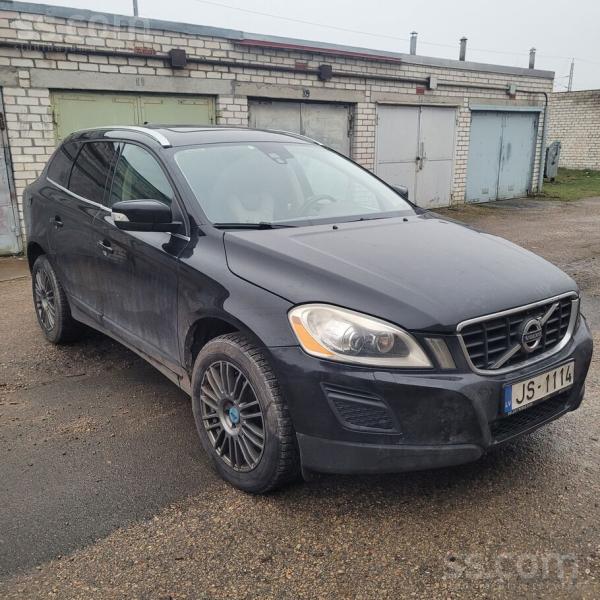 Black Volvo XC60 2011 in Riga, with an engine capacity of 2.40 L and mileage of 350 thousand km for 7200 €, photo 2 on AUTOMOTO.COM.LV