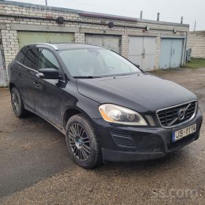 Black Volvo XC60 2011 in Riga, with an engine capacity of 2.40 L and mileage of 350 thousand km for 7200 €, photo 2 on AUTOMOTO.COM.LV