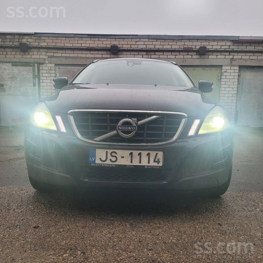 Black Volvo XC60 2011 in Riga, with an engine capacity of 2.40 L and mileage of 350 thousand km for 7200 €, photo 12 on AUTOMOTO.COM.LV