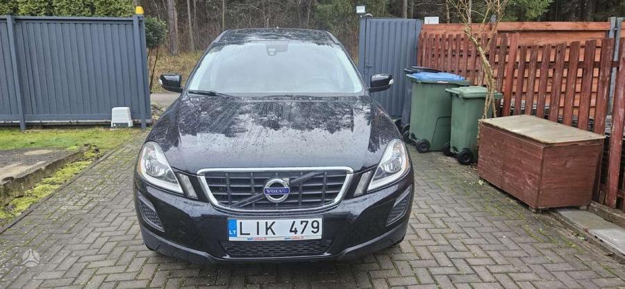 Black Volvo XC60 2011 in Vilnius, with an engine capacity of 2.00 L and mileage of 271 thousand km for 7400 €, photo 1 on AUTOMOTO.COM.LV