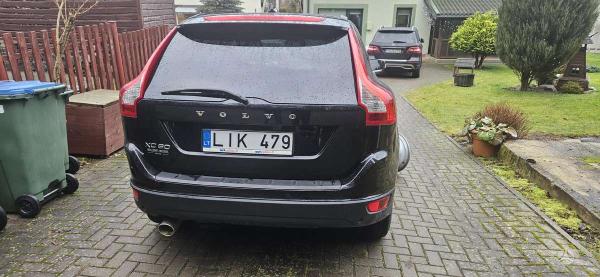 Black Volvo XC60 2011 in Vilnius, with an engine capacity of 2.00 L and mileage of 271 thousand km for 7400 €, photo 4 on AUTOMOTO.COM.LV