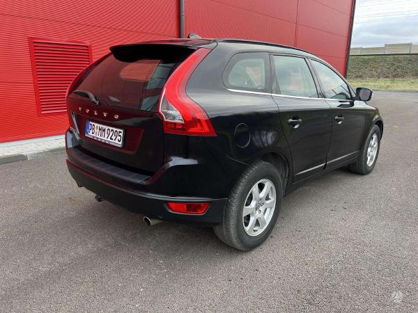 Black Volvo XC60 2011 in Telschi, with an engine capacity of 2.40 L and mileage of 259 thousand km for 7700 €, photo 4 on AUTOMOTO.COM.LV