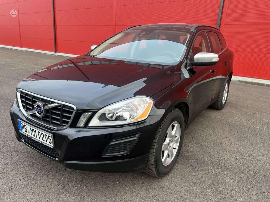 Black Volvo XC60 2011 in Telschi, with an engine capacity of 2.40 L and mileage of 259 thousand km for 7700 €, photo 7 on AUTOMOTO.COM.LV