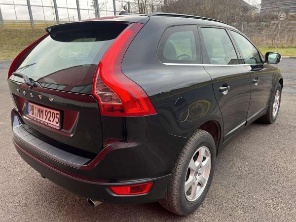 Black Volvo XC60 2011 in Telschi, with an engine capacity of 2.40 L and mileage of 259 thousand km for 7700 €, photo 9 on AUTOMOTO.COM.LV