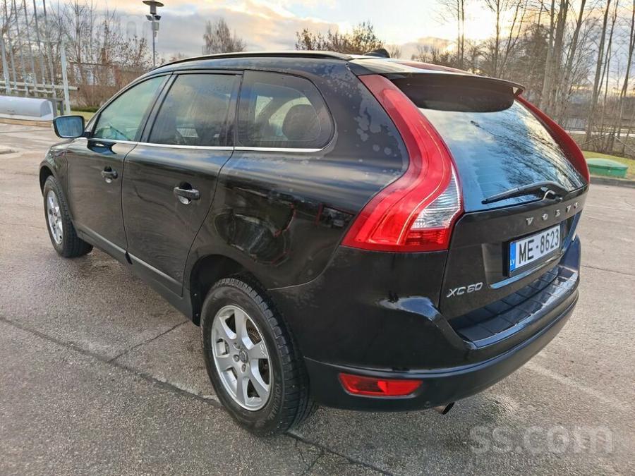 Melns Volvo XC60 2011 Rīga, ar dzinēja tilpumu 2.00 L un nobraukumu 280 tūkst. km par 6200 €, foto 3 vietnē AUTOMOTO.COM.LV
