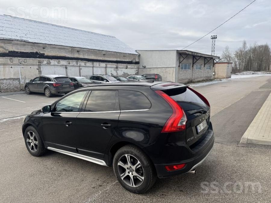 Melns Volvo XC60 2011 Rēzekne, ar dzinēja tilpumu 2.00 L un nobraukumu 278 tūkst. km par 7200 €, foto 3 vietnē AUTOMOTO.COM.LV