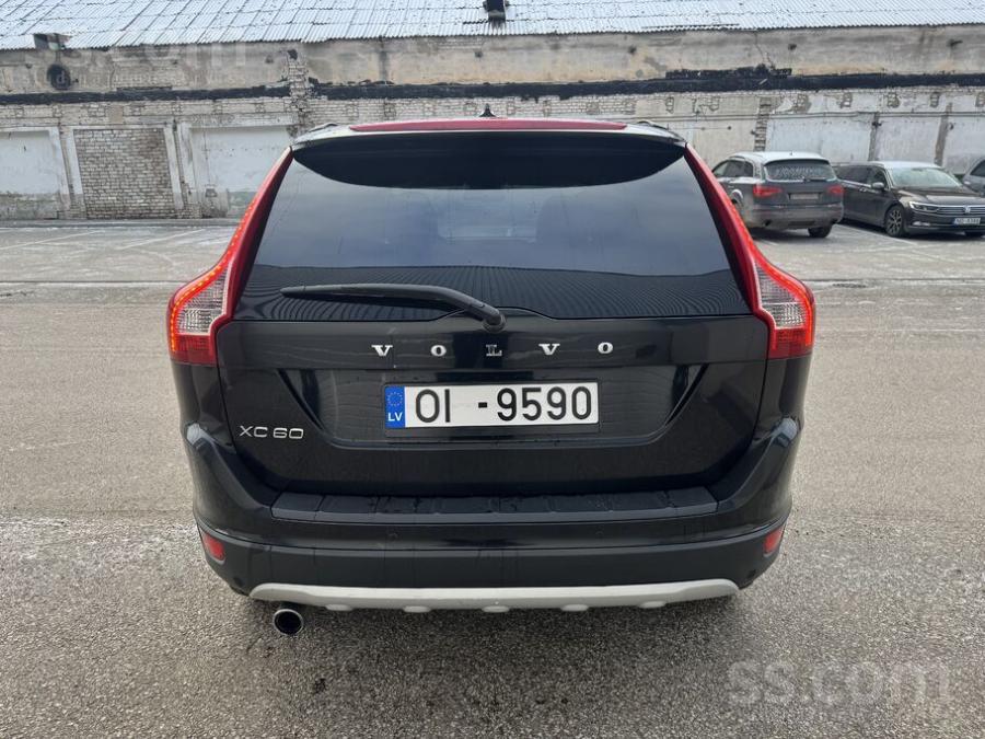 Melns Volvo XC60 2011 Rēzekne, ar dzinēja tilpumu 2.00 L un nobraukumu 278 tūkst. km par 7200 €, foto 9 vietnē AUTOMOTO.COM.LV