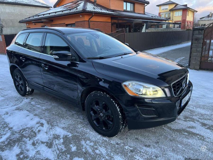 Black Volvo XC60 2011 in Kaunas, with an engine capacity of 2.40 L and mileage of 350 thousand km for 6900 €, photo 3 on AUTOMOTO.COM.LV