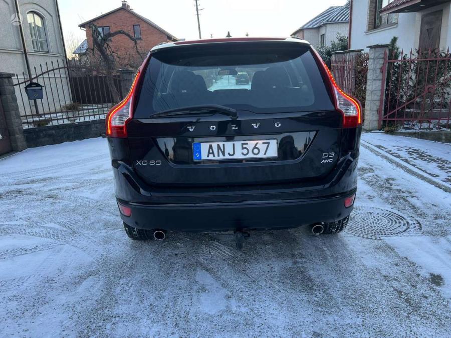 Black Volvo XC60 2011 in Kaunas, with an engine capacity of 2.40 L and mileage of 350 thousand km for 6900 €, photo 6 on AUTOMOTO.COM.LV