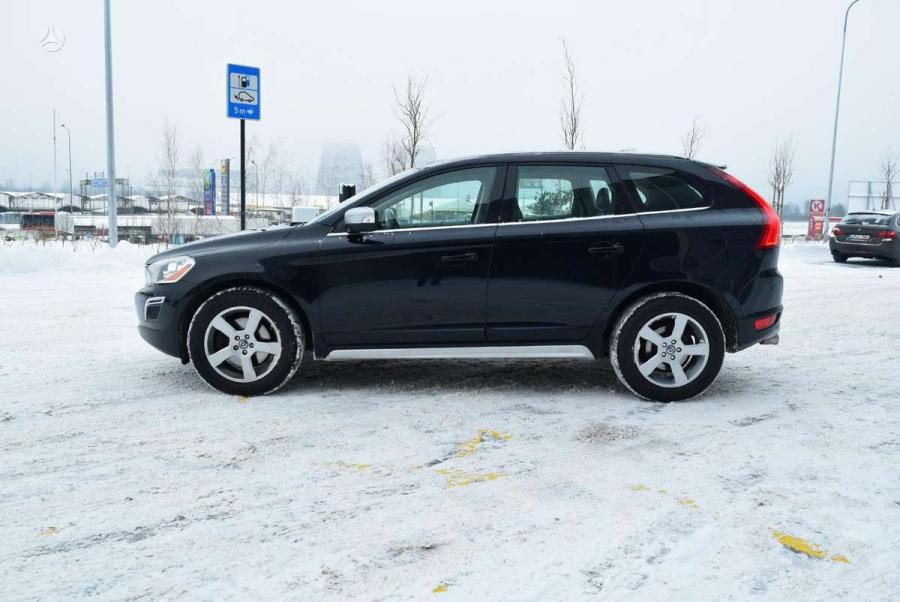 Melns Volvo XC60 2011 Viļņa, ar dzinēja tilpumu 2.00 L un nobraukumu 257 tūkst. km par 8700 €, foto 4 vietnē AUTOMOTO.COM.LV