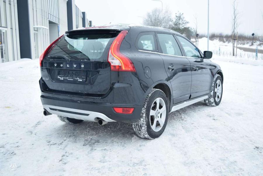 Melns Volvo XC60 2011 Viļņa, ar dzinēja tilpumu 2.00 L un nobraukumu 257 tūkst. km par 8700 €, foto 7 vietnē AUTOMOTO.COM.LV