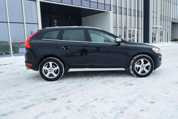 Melns Volvo XC60 2011 Viļņa, ar dzinēja tilpumu 2.00 L un nobraukumu 257 tūkst. km par 8700 €, foto 8 vietnē AUTOMOTO.COM.LV
