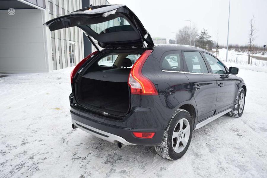 Melns Volvo XC60 2011 Viļņa, ar dzinēja tilpumu 2.00 L un nobraukumu 257 tūkst. km par 8700 €, foto 23 vietnē AUTOMOTO.COM.LV