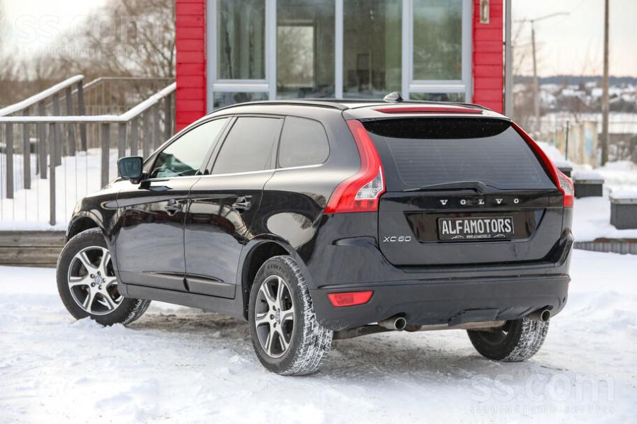 Melns Volvo XC60 2011 Rīga, ar dzinēja tilpumu 2.40 L un nobraukumu 0 tūkst. km par 9990 €, foto 3 vietnē AUTOMOTO.COM.LV