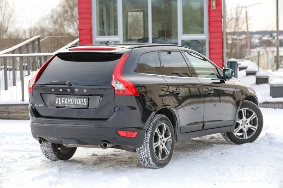Melns Volvo XC60 2011 Rīga, ar dzinēja tilpumu 2.40 L un nobraukumu 0 tūkst. km par 9990 €, foto 4 vietnē AUTOMOTO.COM.LV