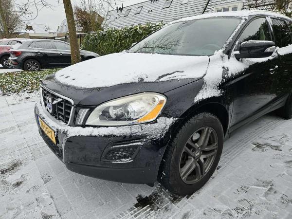 Melns Volvo XC60 2011 Utena, ar dzinēja tilpumu 2.40 L un nobraukumu 269 tūkst. km par 8590 €, foto 2 vietnē AUTOMOTO.COM.LV