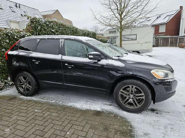 Melns Volvo XC60 2011 Utena, ar dzinēja tilpumu 2.40 L un nobraukumu 269 tūkst. km par 8590 €, foto 3 vietnē AUTOMOTO.COM.LV