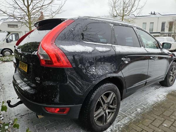 Melns Volvo XC60 2011 Utena, ar dzinēja tilpumu 2.40 L un nobraukumu 269 tūkst. km par 8590 €, foto 4 vietnē AUTOMOTO.COM.LV