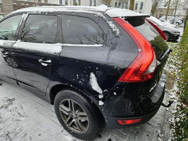 Melns Volvo XC60 2011 Utena, ar dzinēja tilpumu 2.40 L un nobraukumu 269 tūkst. km par 8590 €, foto 6 vietnē AUTOMOTO.COM.LV